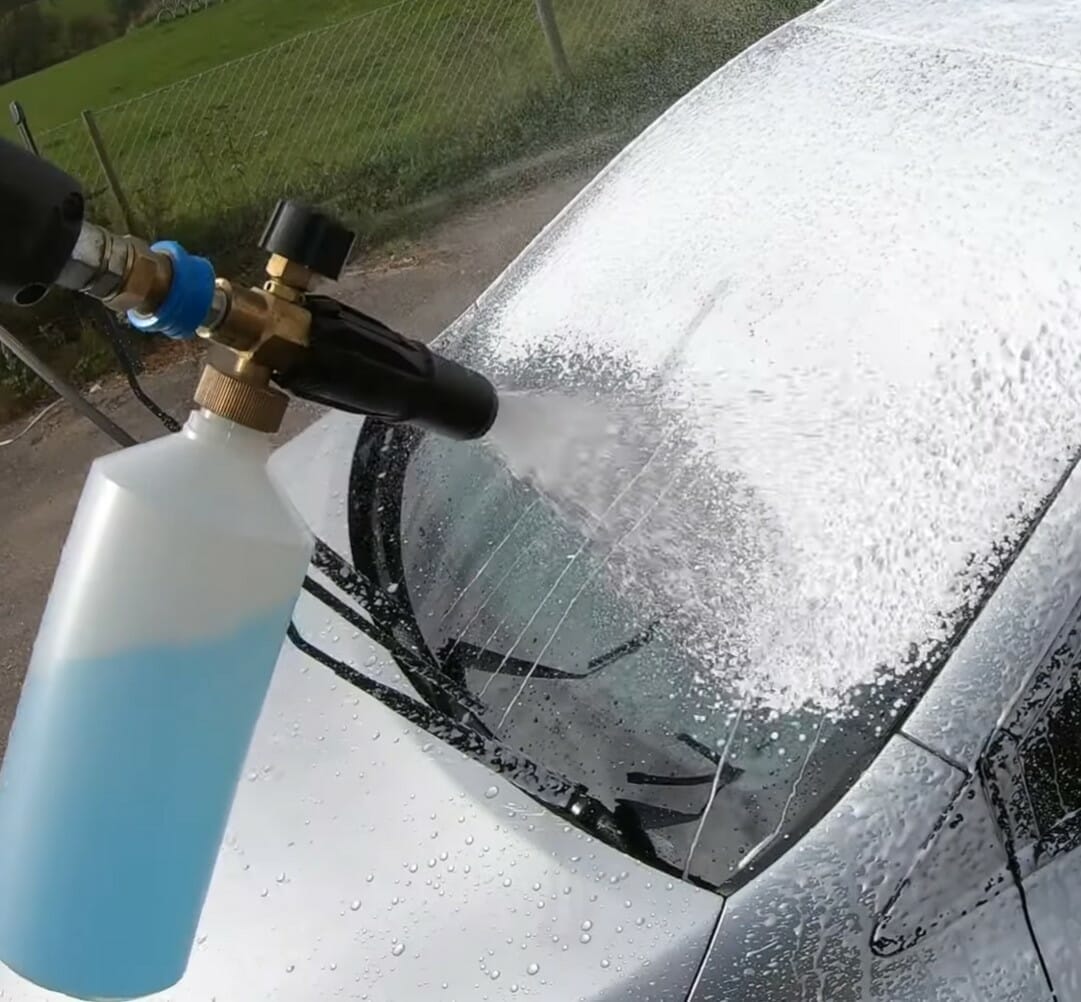 Bilvask i hånden ⇒ SÅDAN vasker du bil i hånden [2021 GUIDE]